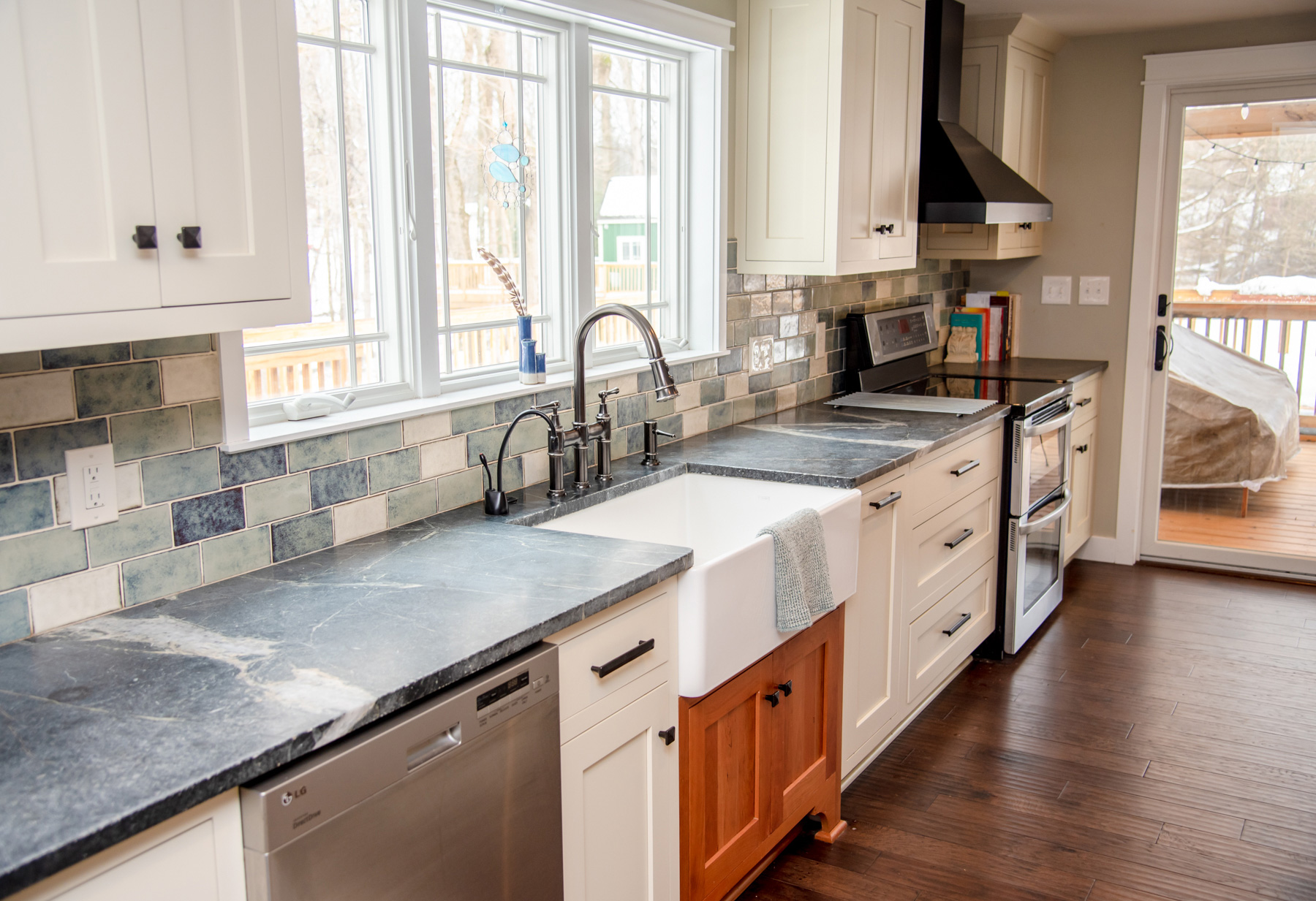 Craftsman Farmhouse Kitchen - The Decorating Therapist®